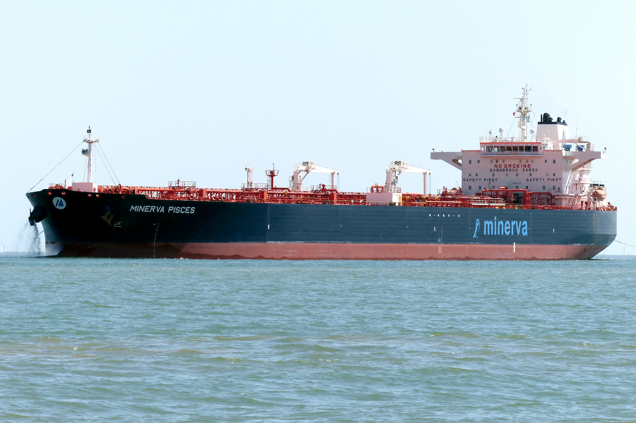 Ship Photos, Container ships, tankers, cruise ships, bulkers, tugs etc